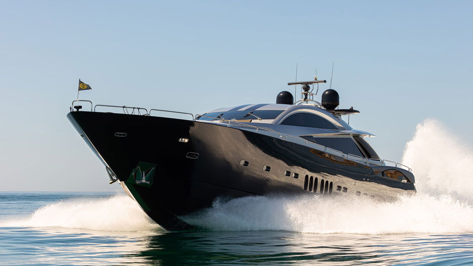 Price drop on 33m Sunseeker motor yacht Gee Whizz
